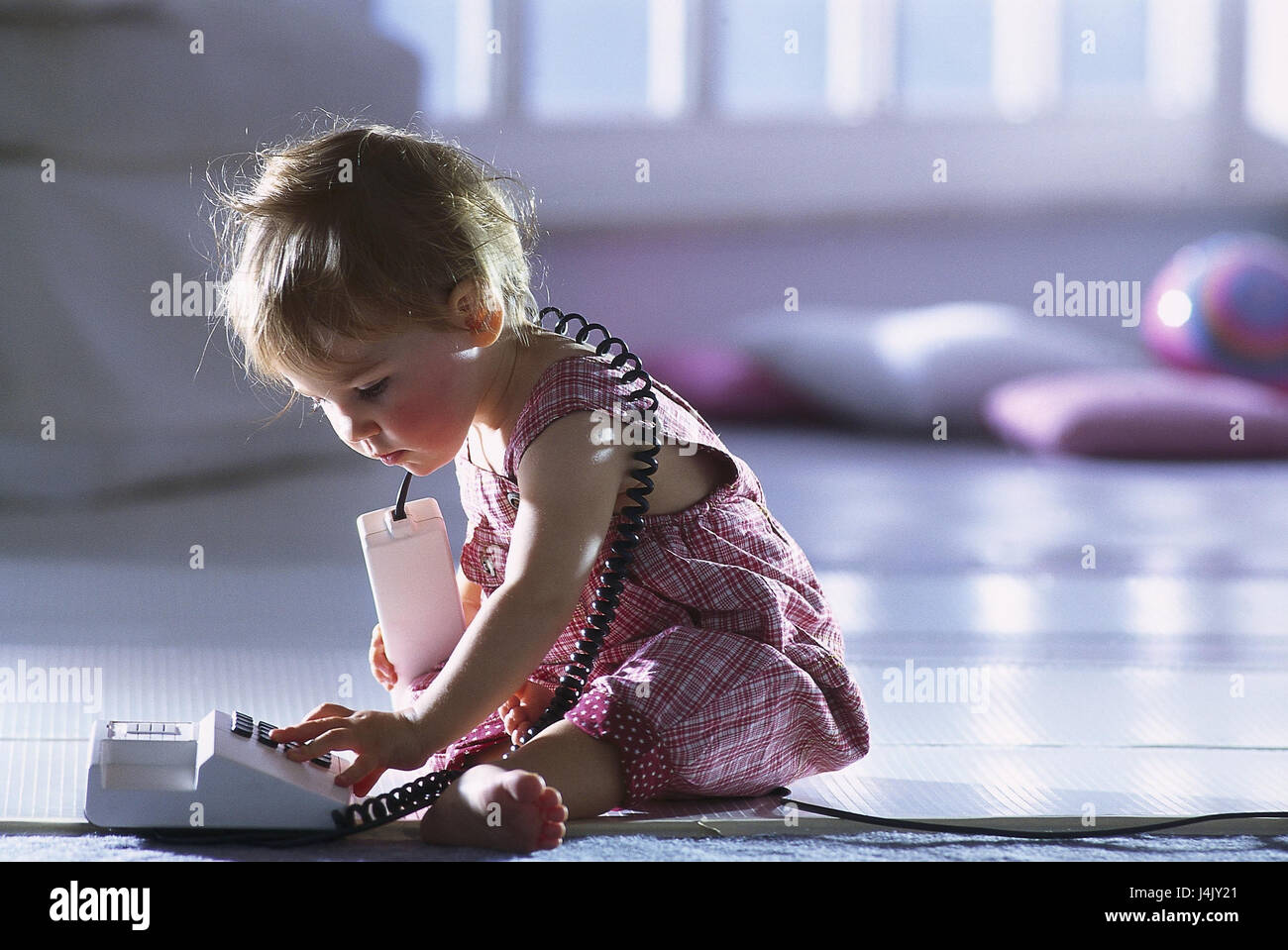 Child, girl, floor, sit, call up inside, at home, childhood, infant ...