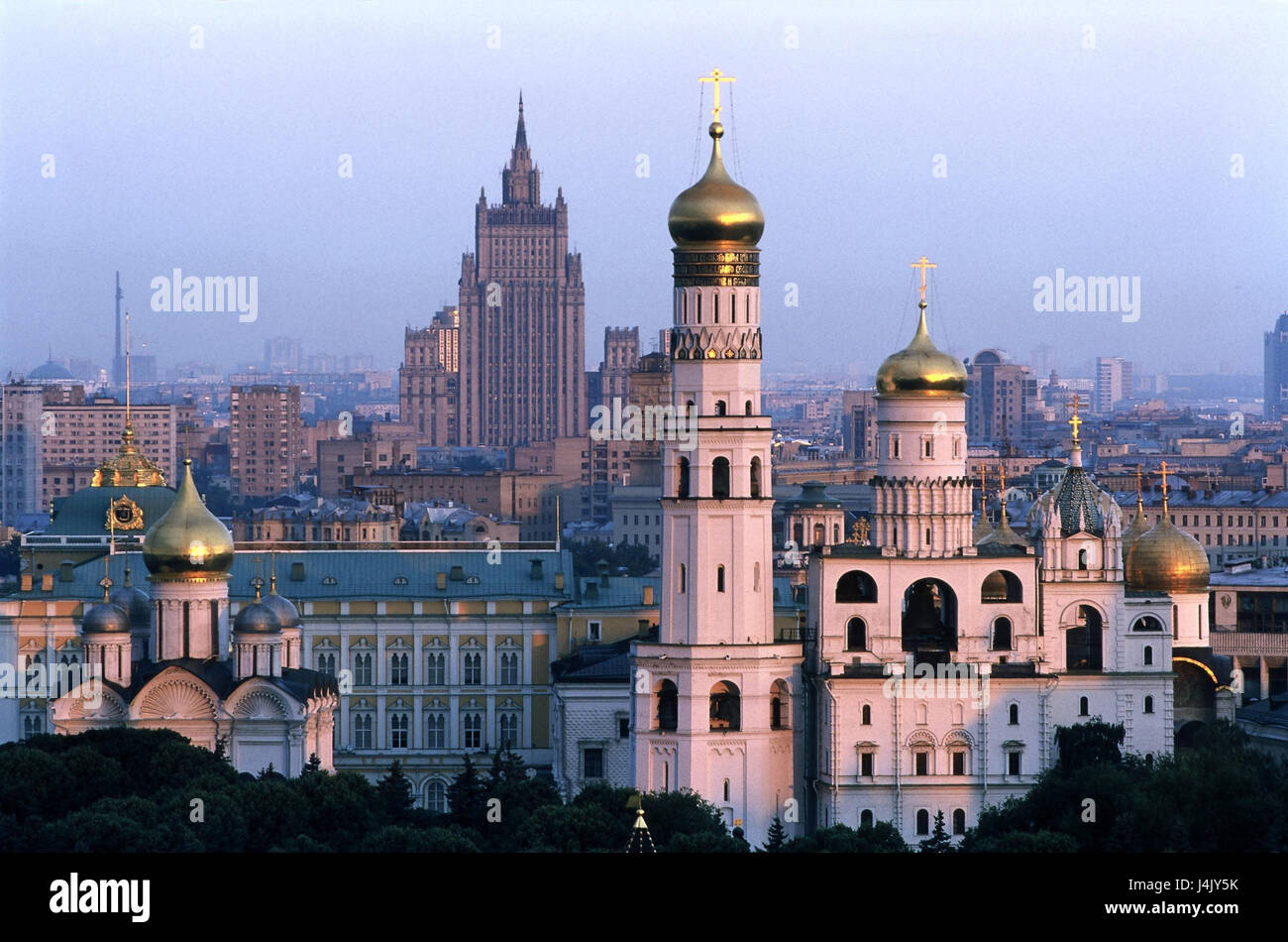 Russia, Moscow, town view, Kremlin, evening sun town, capital, skyline ...