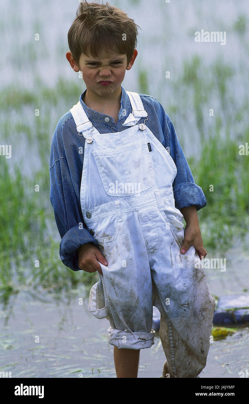 Meadow, boy, dirtily, water, stand, facial play outside, summer, child ...