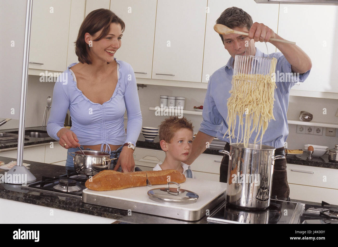 Cuisine, family, spaghetti, cook inside, at home, household, cook ...