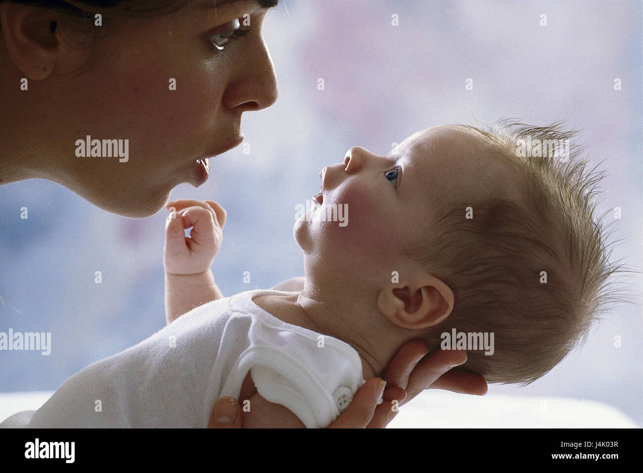 Baby, lie, mother, eye contact, tread inside, at home, woman, young ...