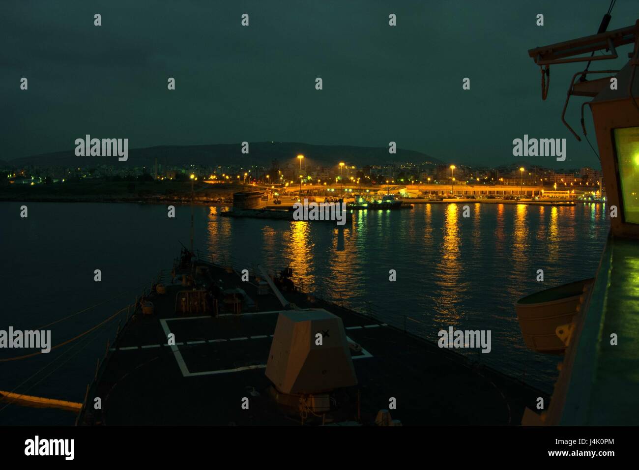 Uss mason ddg 87 carrier carrier strike group hi-res stock photography ...