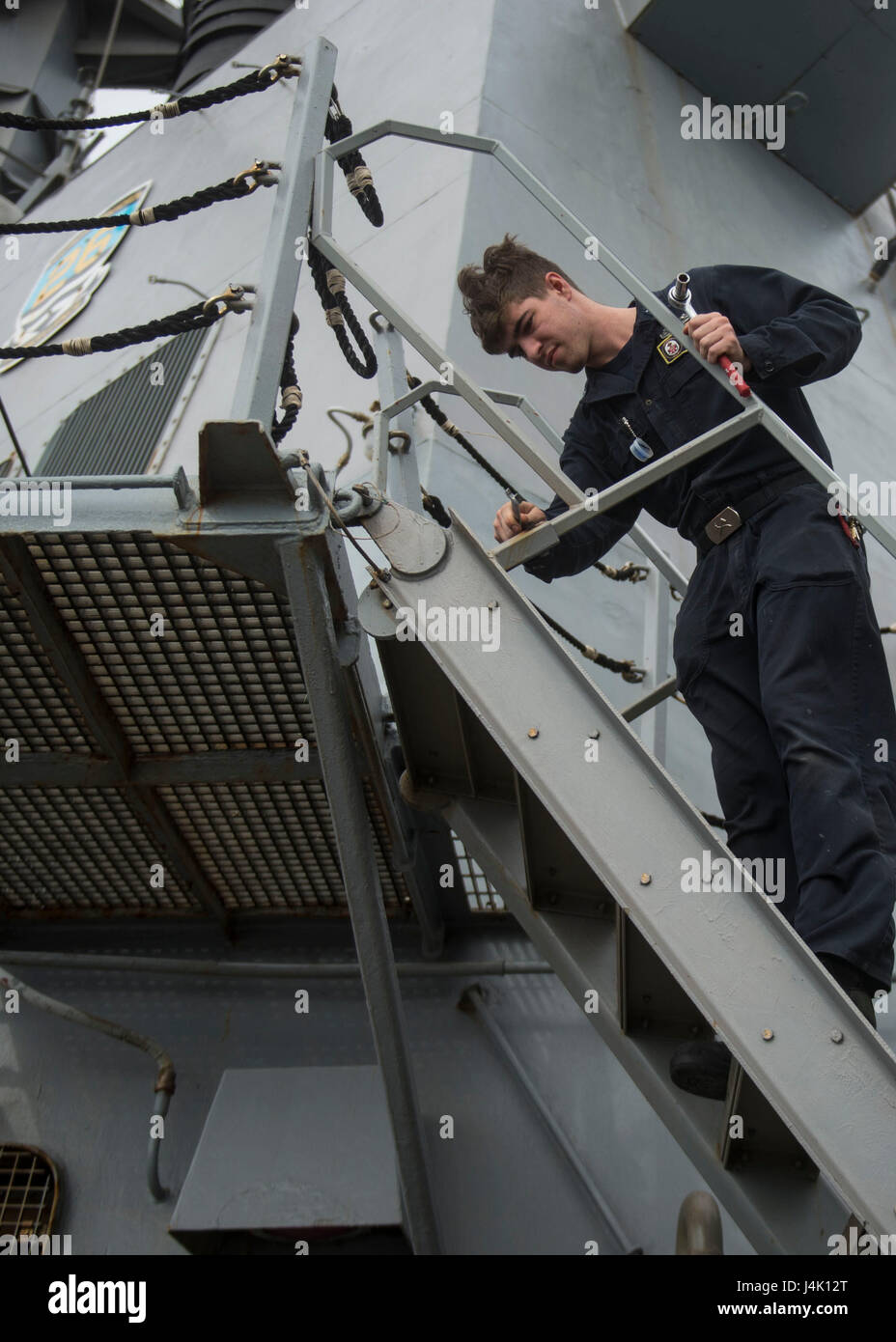 161108-N-GP524-596 ATLANTIC OCEAN (Nov. 8, 2016) Petty Officer 3rd ...