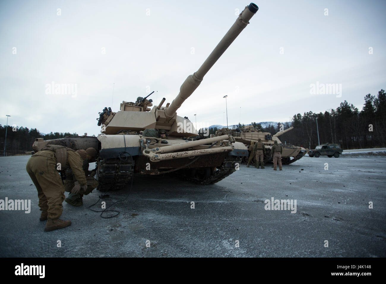 U.S. Marines install cleats on M1A1 Abrams Main Battle Tanks for cold ...
