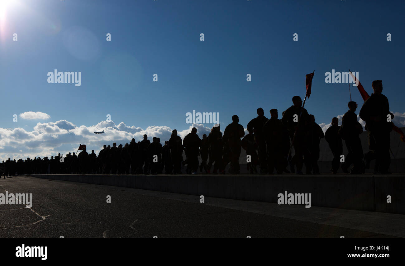 Service members from Headquarters and Headquarters Squadron participate ...