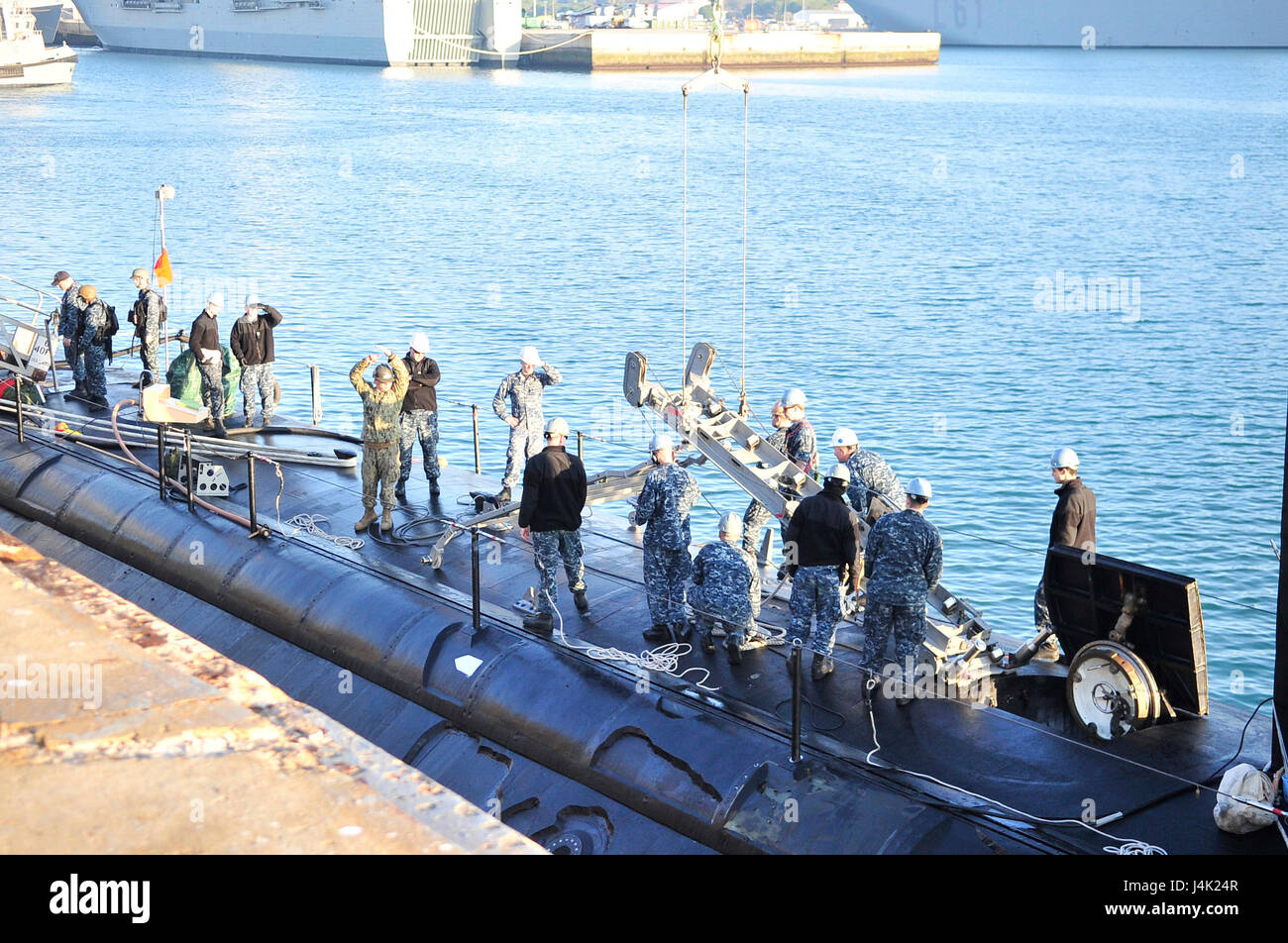 Virginia class submarine torpedo hi-res stock photography and images ...