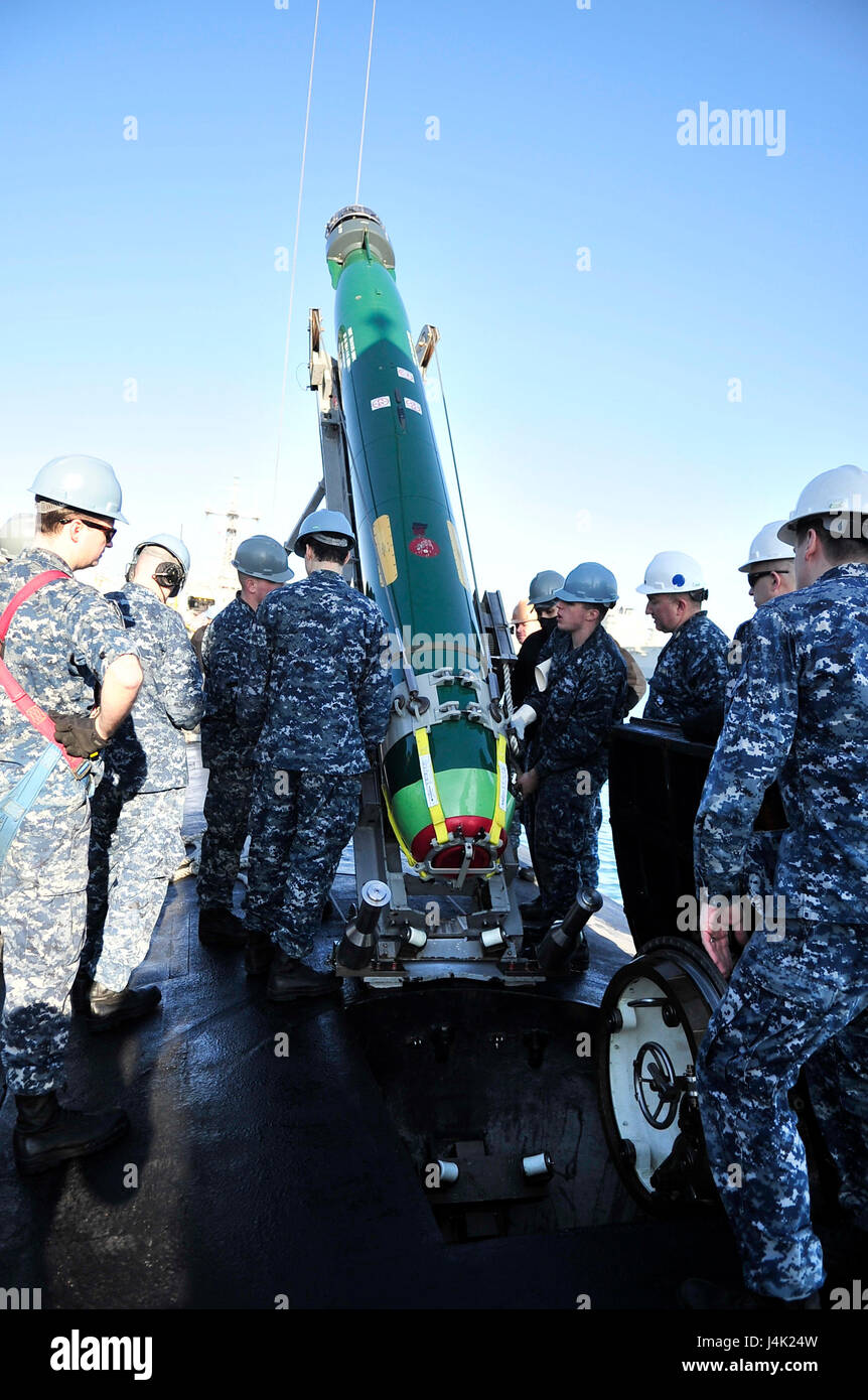 Uss california ssn 781 hi-res stock photography and images - Alamy