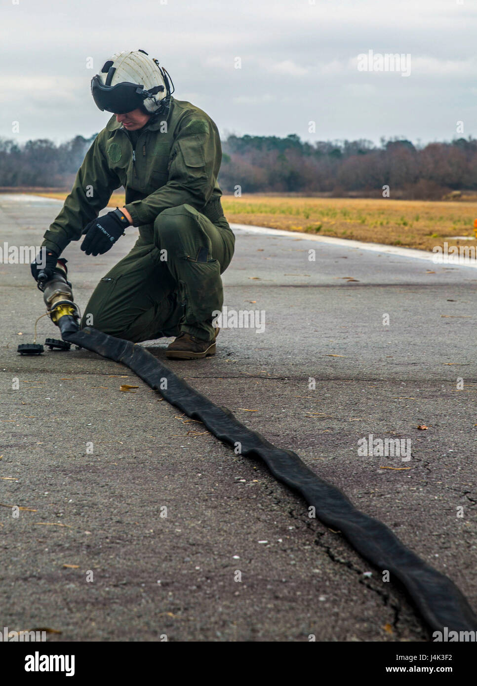 A U.S. Marine with Marine Heavy Helicopter Squadron 464 (HMH-464 ...