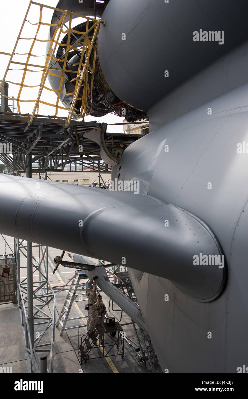 349th aircraft maintenance squadron hi-res stock photography and images ...