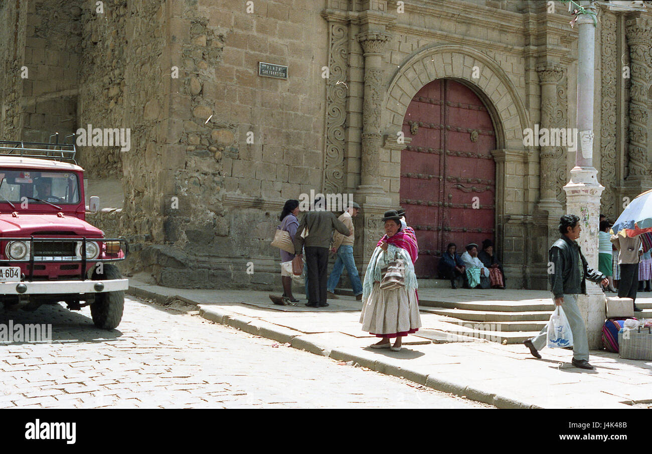 PHOTO OF PEOPLE NEAR OF A BUILDING Stock Photo - Alamy