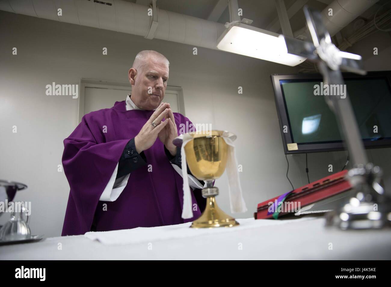 170412-N-EB034-037 U.S. 5TH FLEET AREA OF OPERATIONS (April 12, 2017 ...