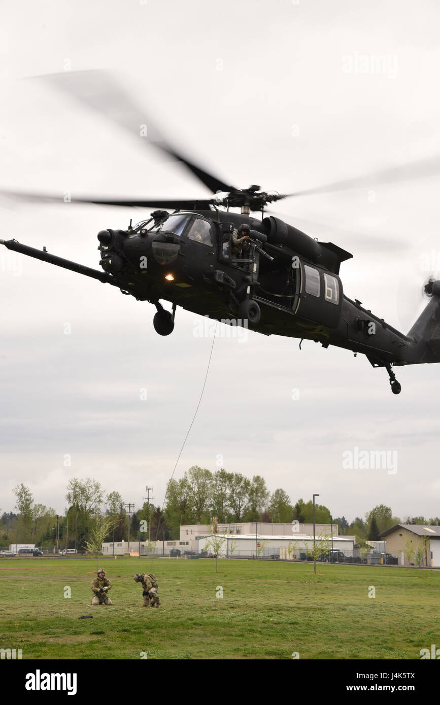 Oregon Air National Guard members from the 142nd Fighter Wing, 125th ...