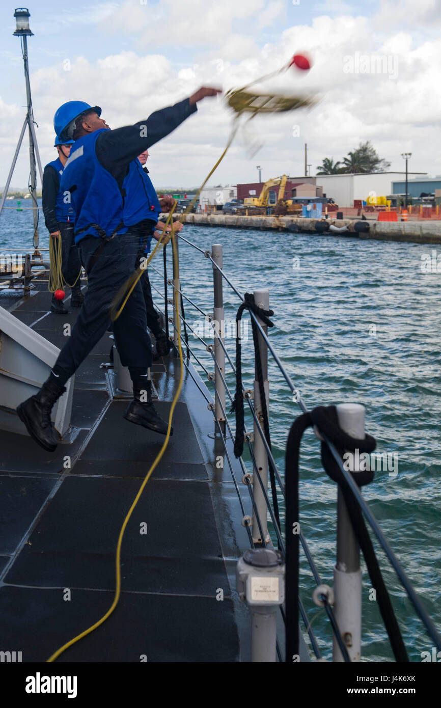 Operation specialist aboard uss hi-res stock photography and images - Alamy