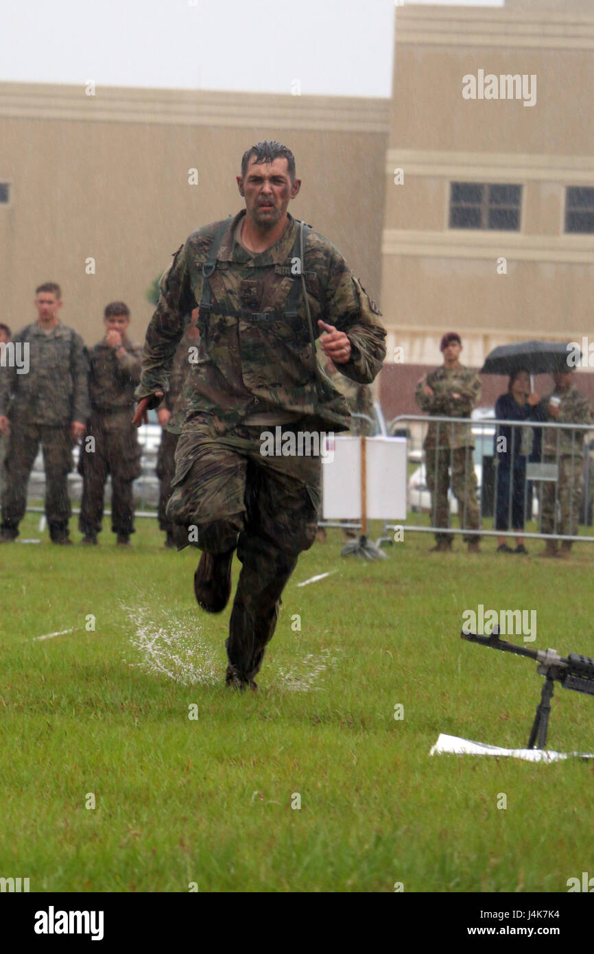 Soldiers reconnaissance squad with second army hi-res stock photography ...
