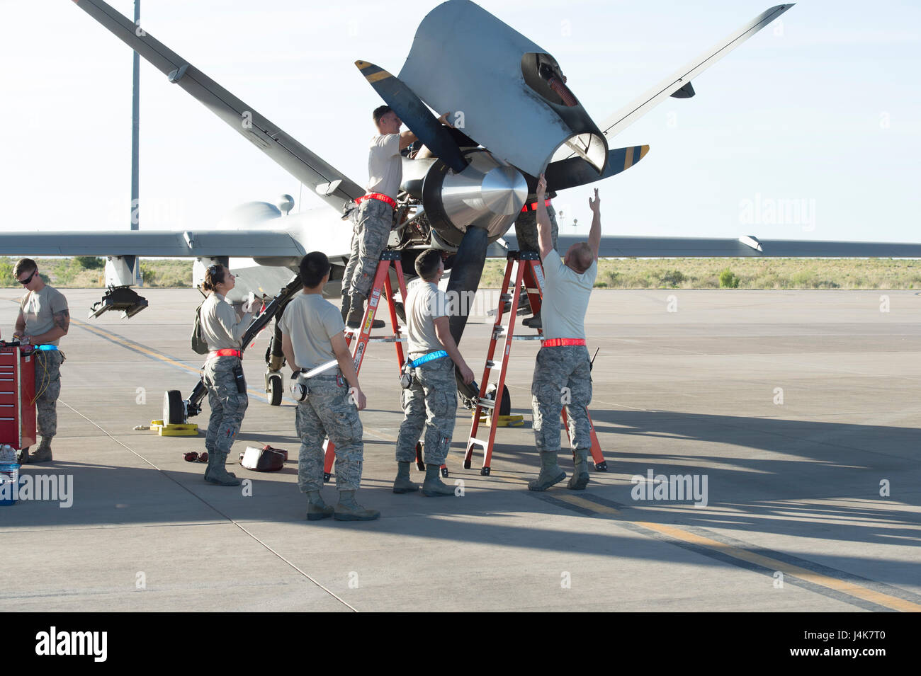 49th aircraft maintenance squadron hi-res stock photography and images ...