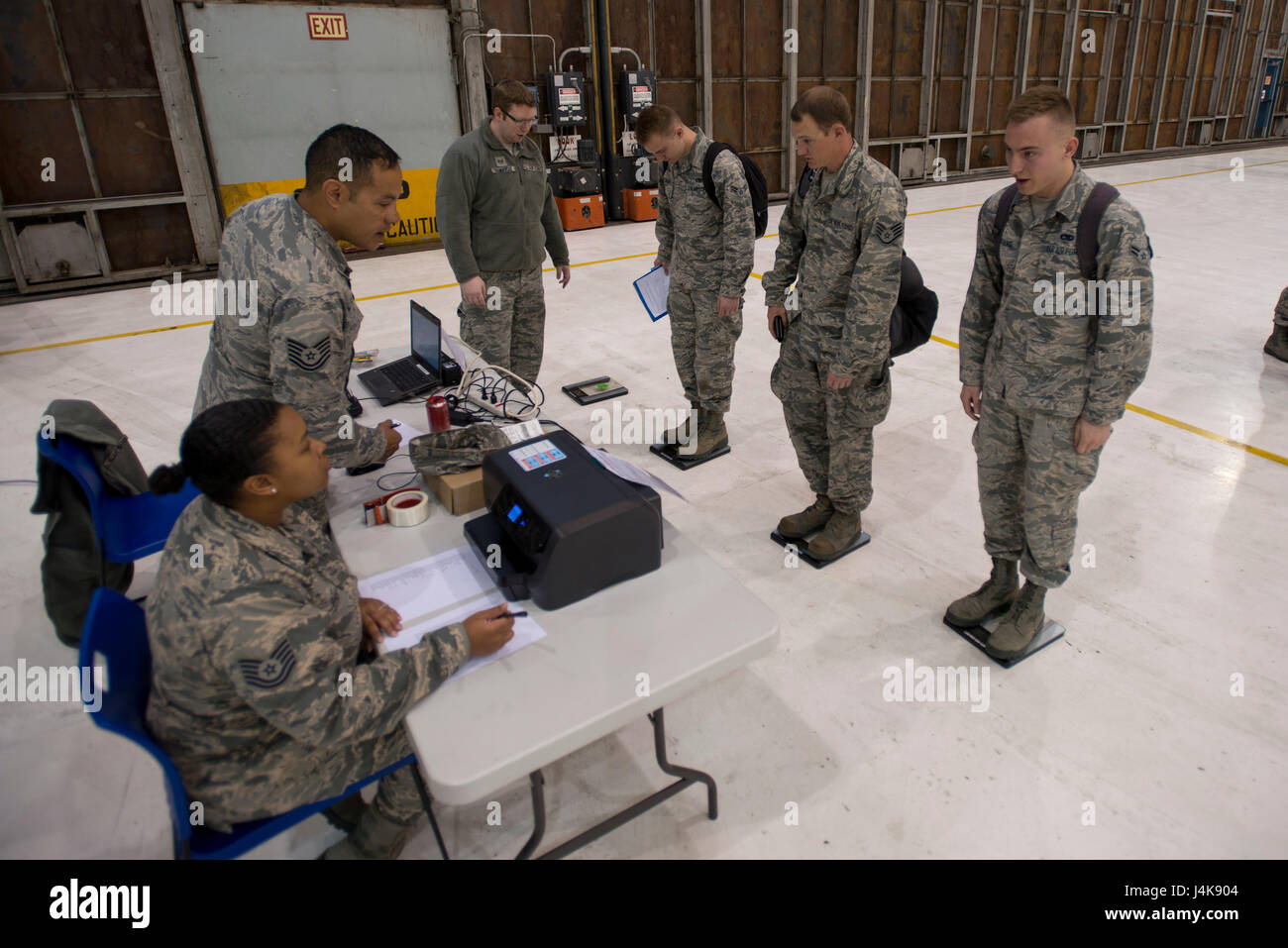 Airman from the Colorado Air National Guard’s 140th Aircraft ...