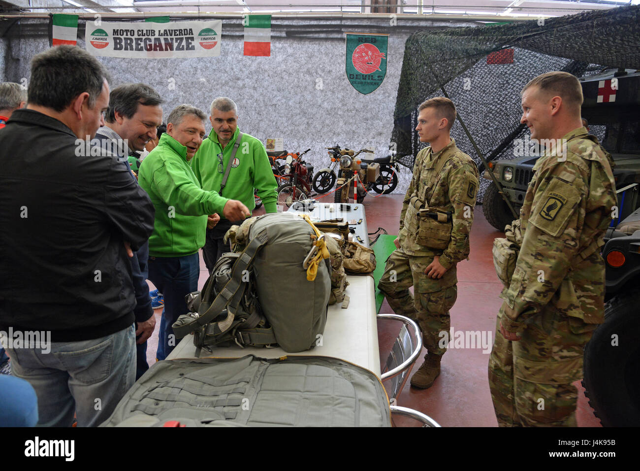 U s army soldier models hi-res stock photography and images - Alamy