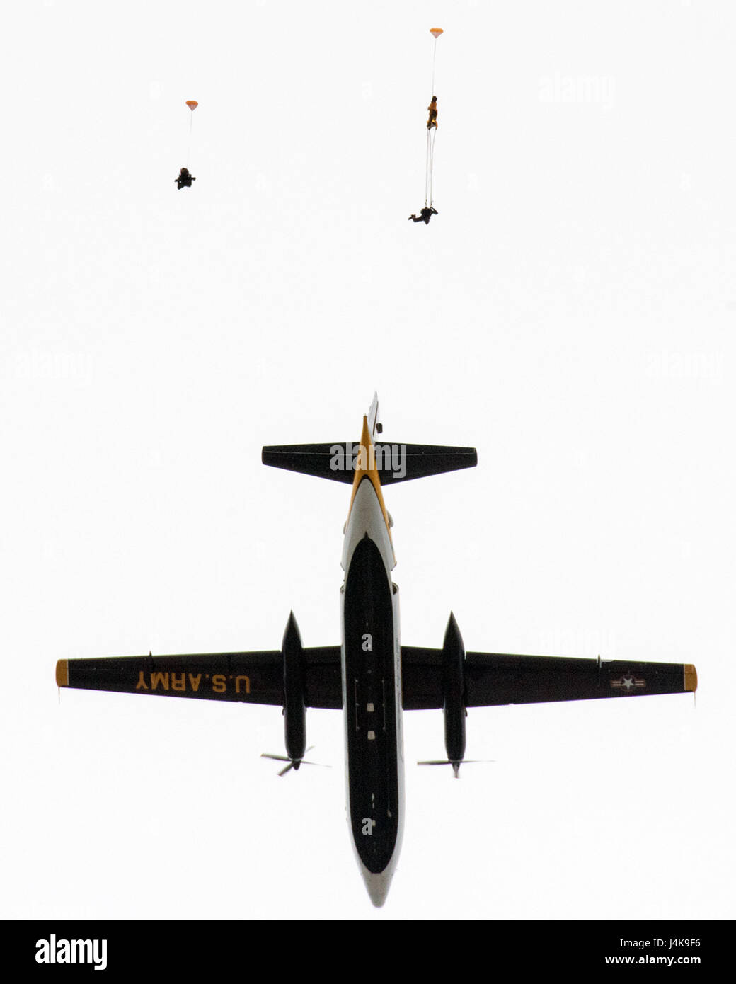 U.S. Army Golden Knights parachute team perform skydiving maneuvers ...