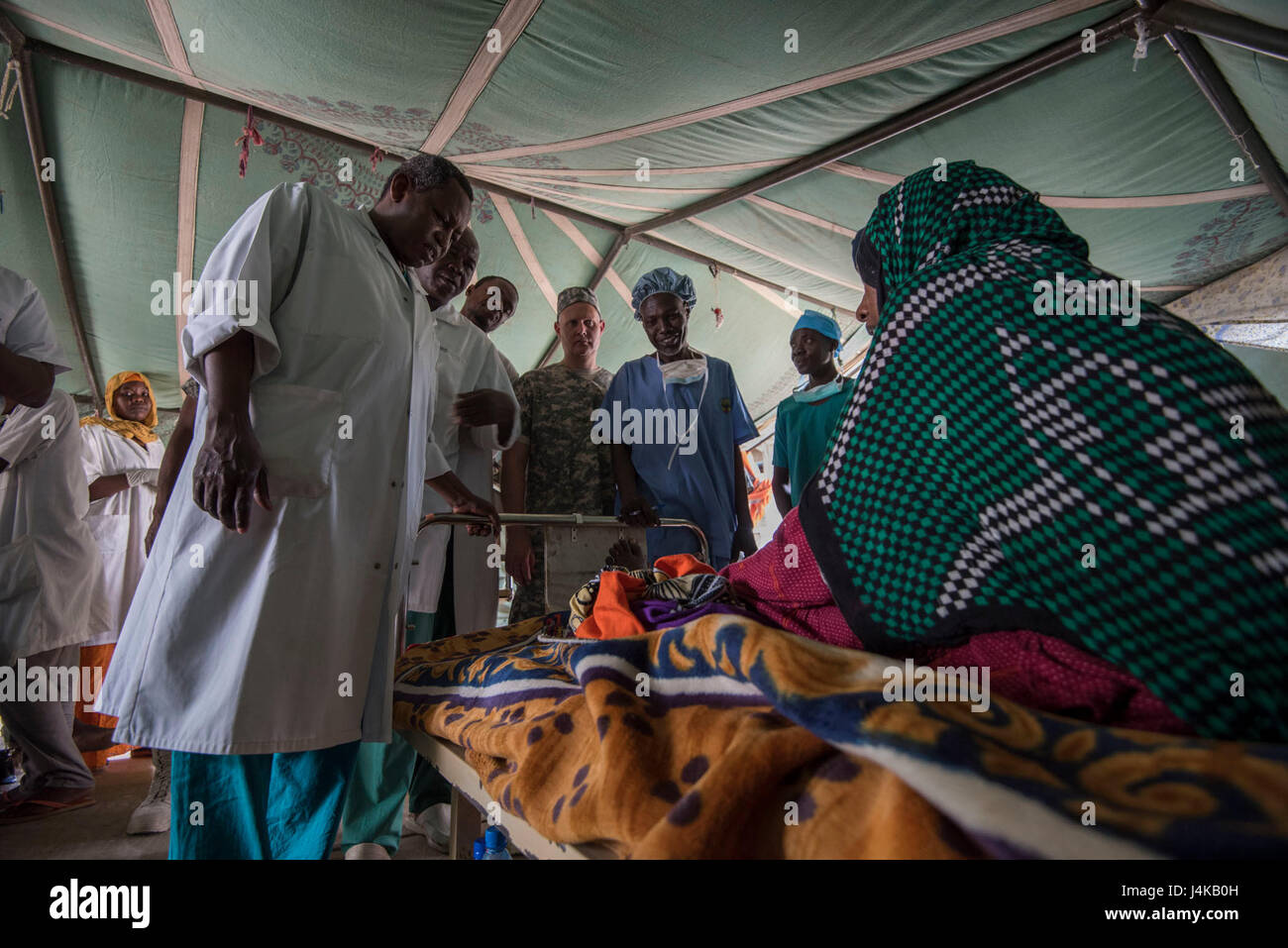 Military personnel perform medical hi-res stock photography and images ...