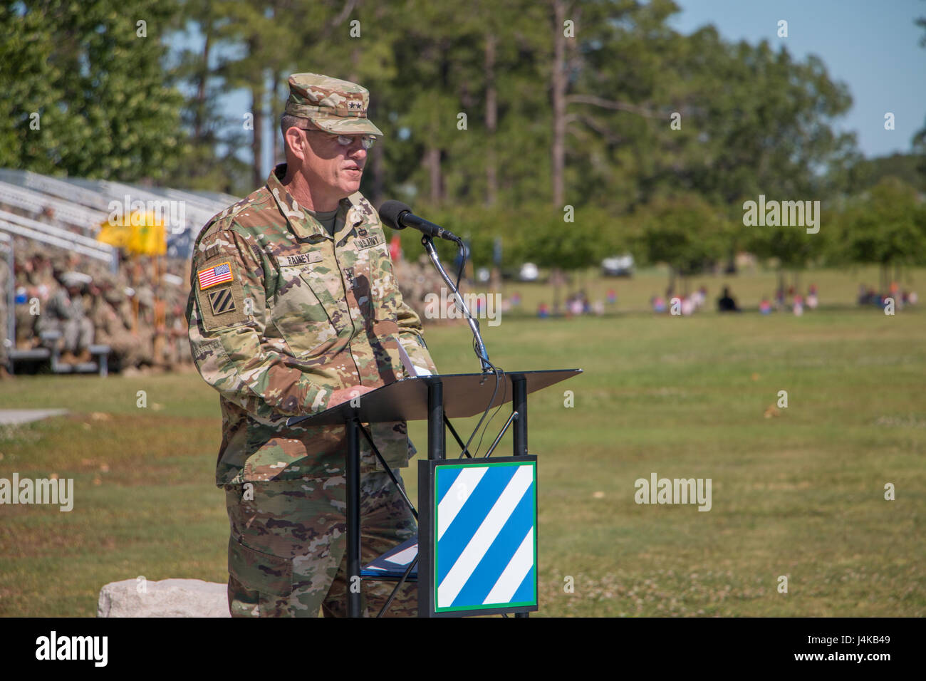 Maj. Gen. Jim Rainey, outgoing commander of 3rd Infantry Division ...
