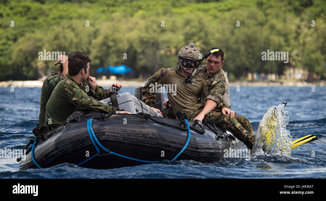Sailors assigned to Explosive Ordnance Disposal Mobile Unit 5 (EODMU5 ...