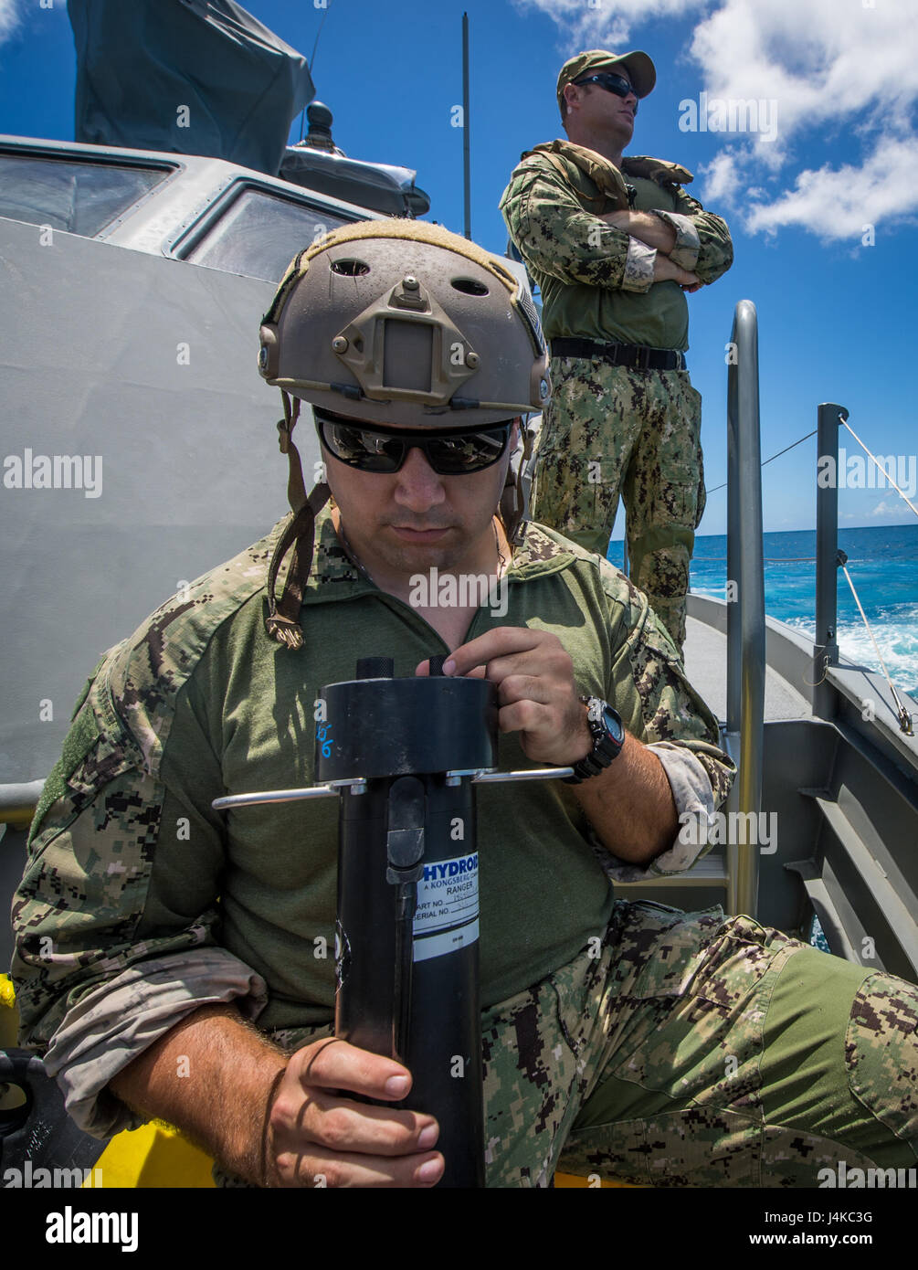 A Sailor assigned to Explosive Ordnance Disposal Mobile Unit 5 (EODMU5 ...