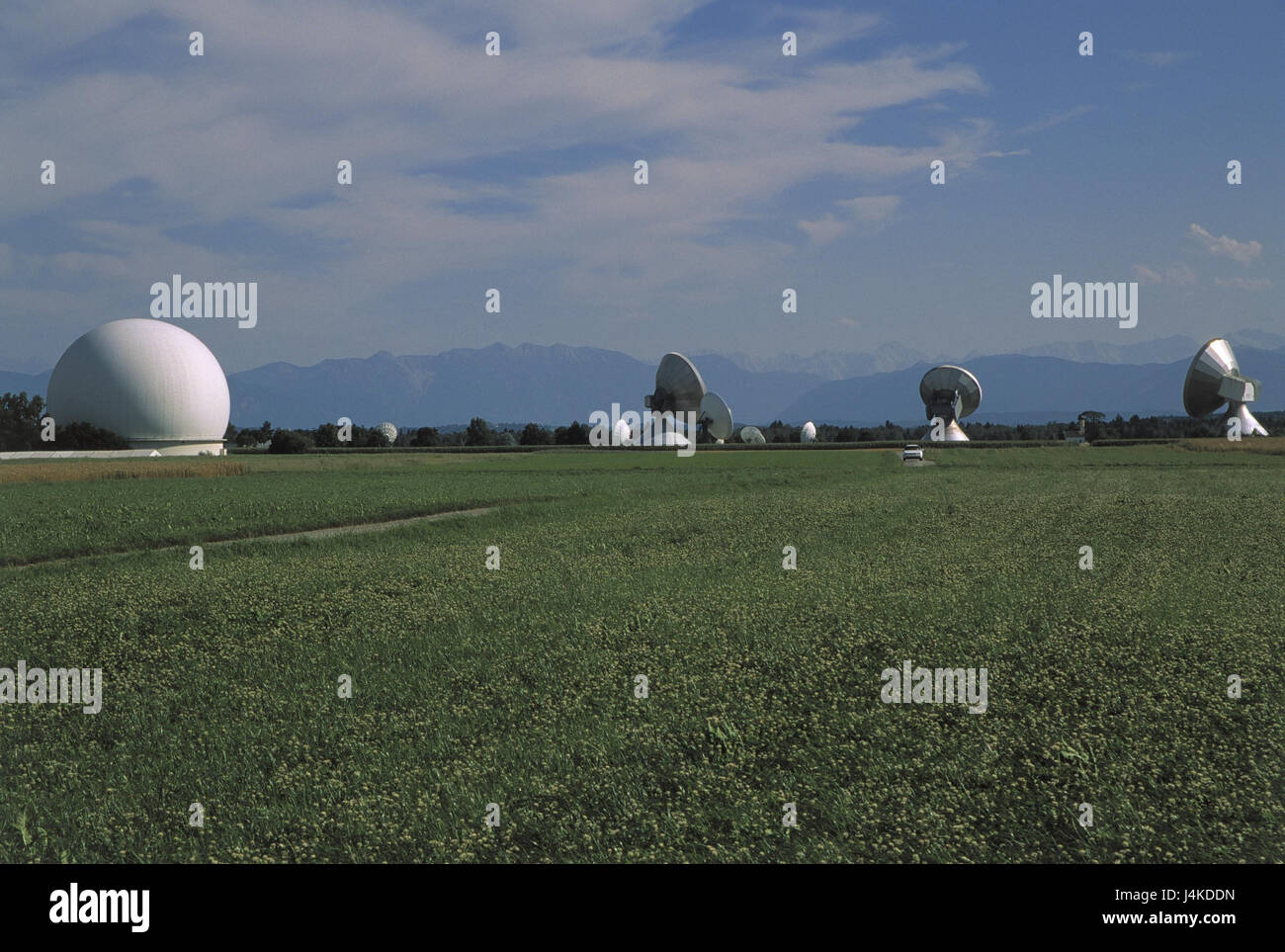 Receiving earth station hi-res stock photography and images - Alamy