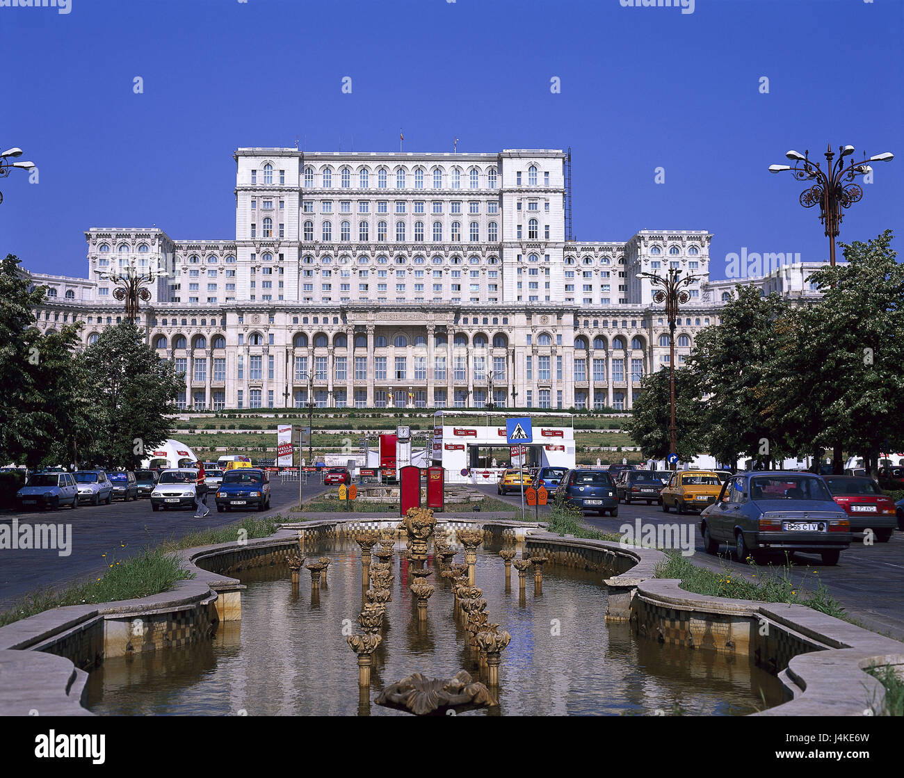 Romania, Bucharest, boulevard, Unirii, traffic island, fountain, view ...