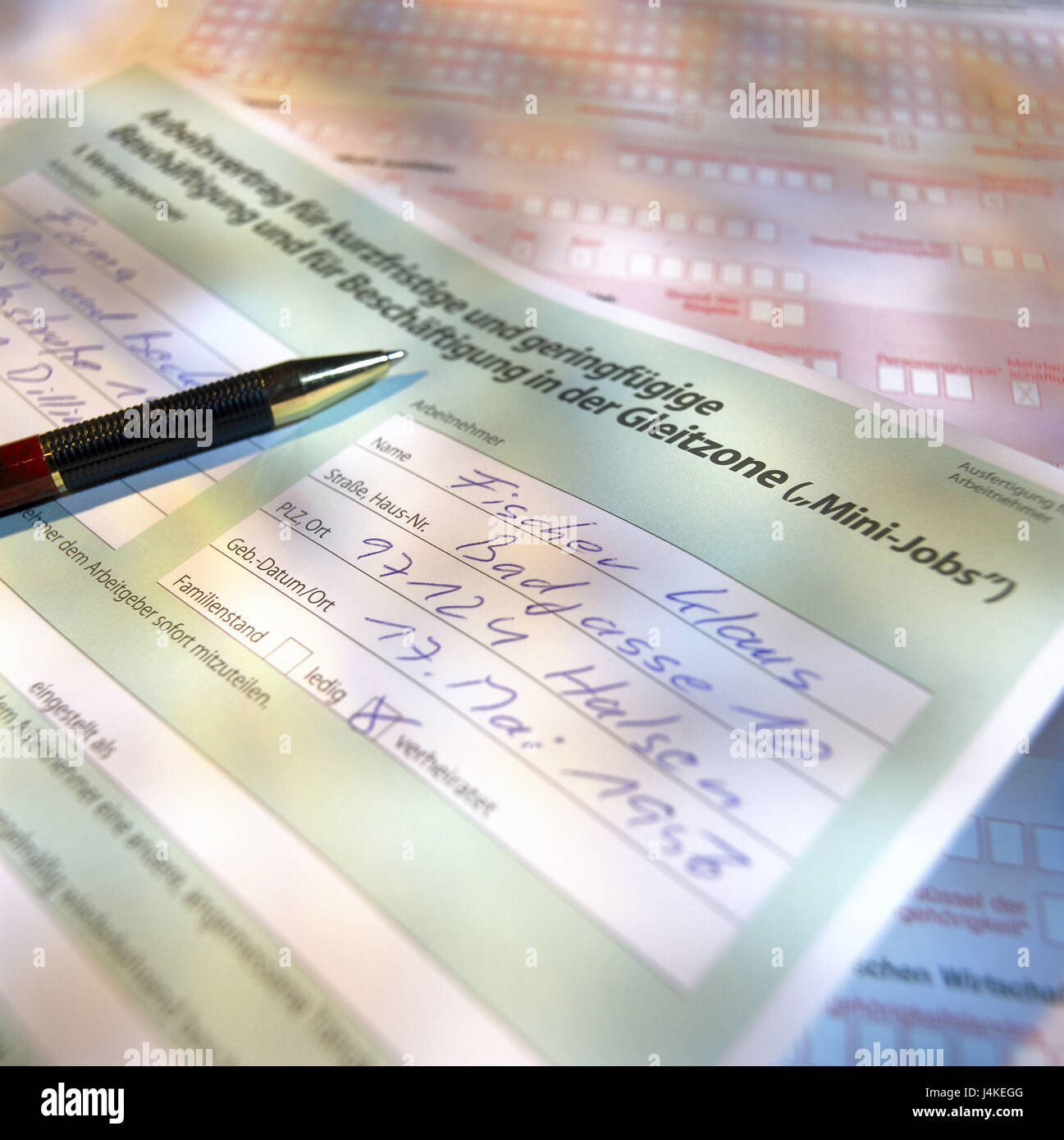 Form, employment contract, mini-job, filled, pen, detail, blur document ...
