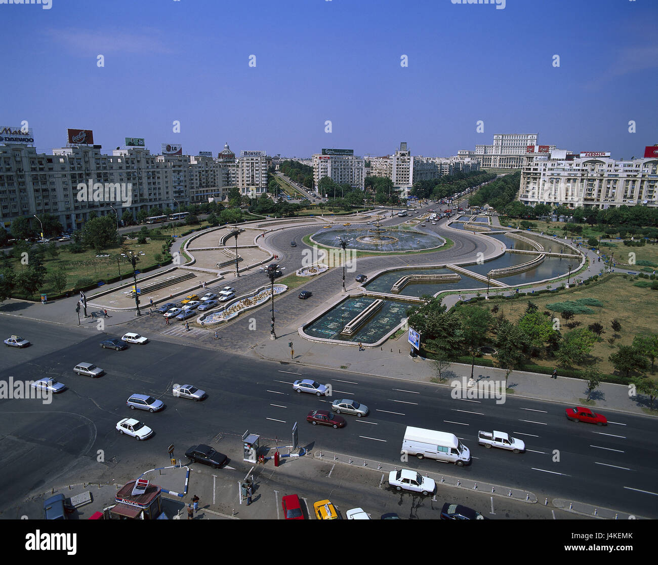 Romania, Bucharest, Unirii Square, traffic island, fountain, view ...