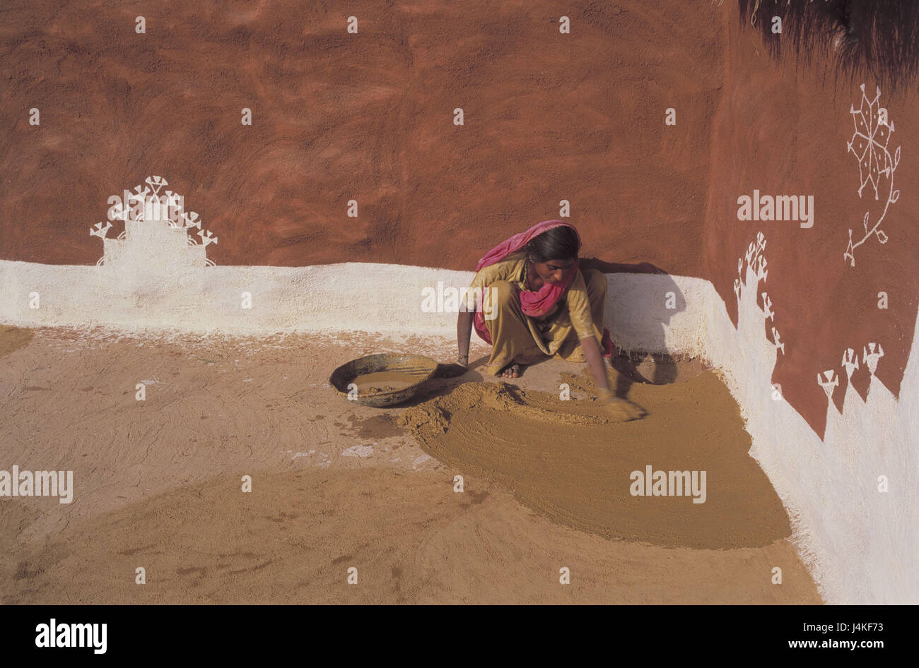 India, Rajasthan, mucky construction, woman, floor, work no model ...