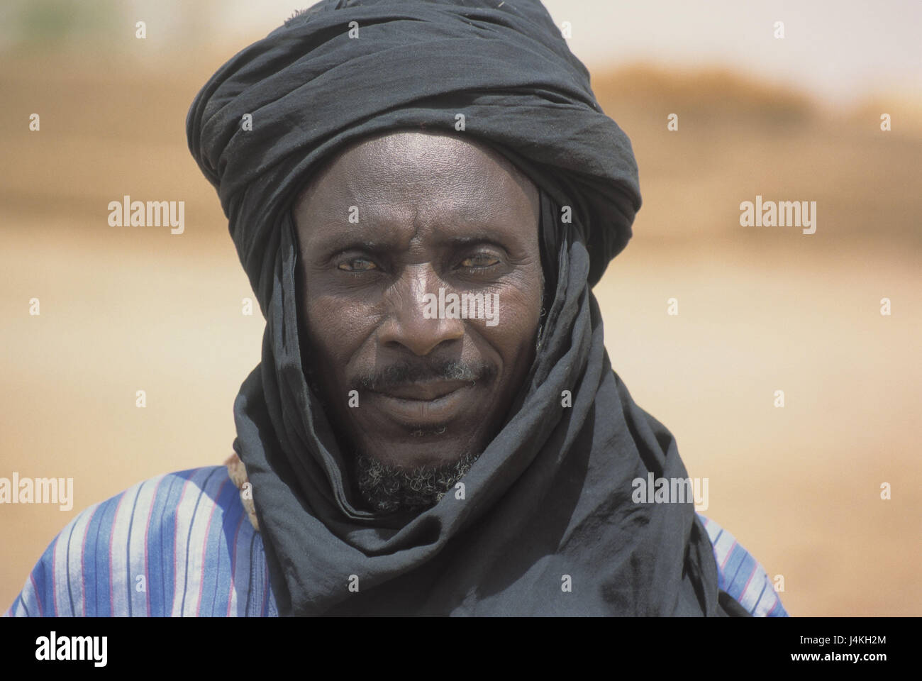 Portrait tuareg man white turban hi-res stock photography and images ...