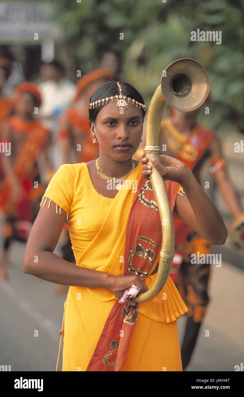 Sri Lanka, Hikkaduwa, New Year feast, procession, woman, young, wind ...