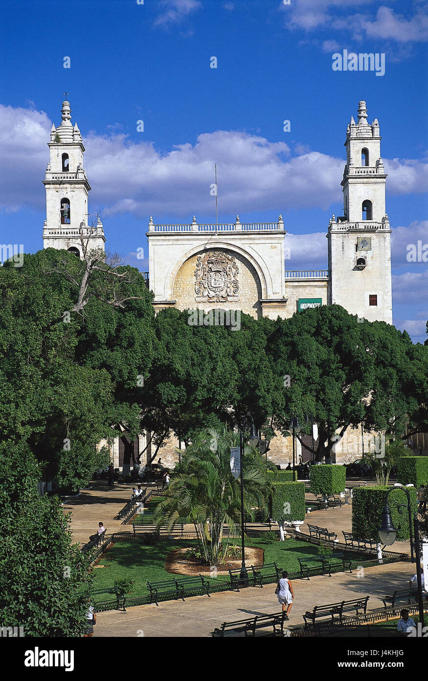 Merida mexico zocalo cathedral hi-res stock photography and images - Alamy