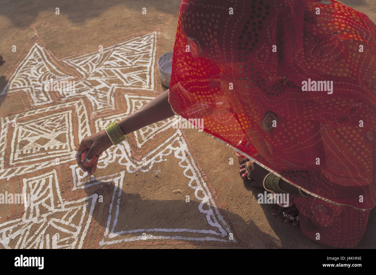 India, Rajasthan, Jodhpur, mucky construction, facade, woman, veils ...