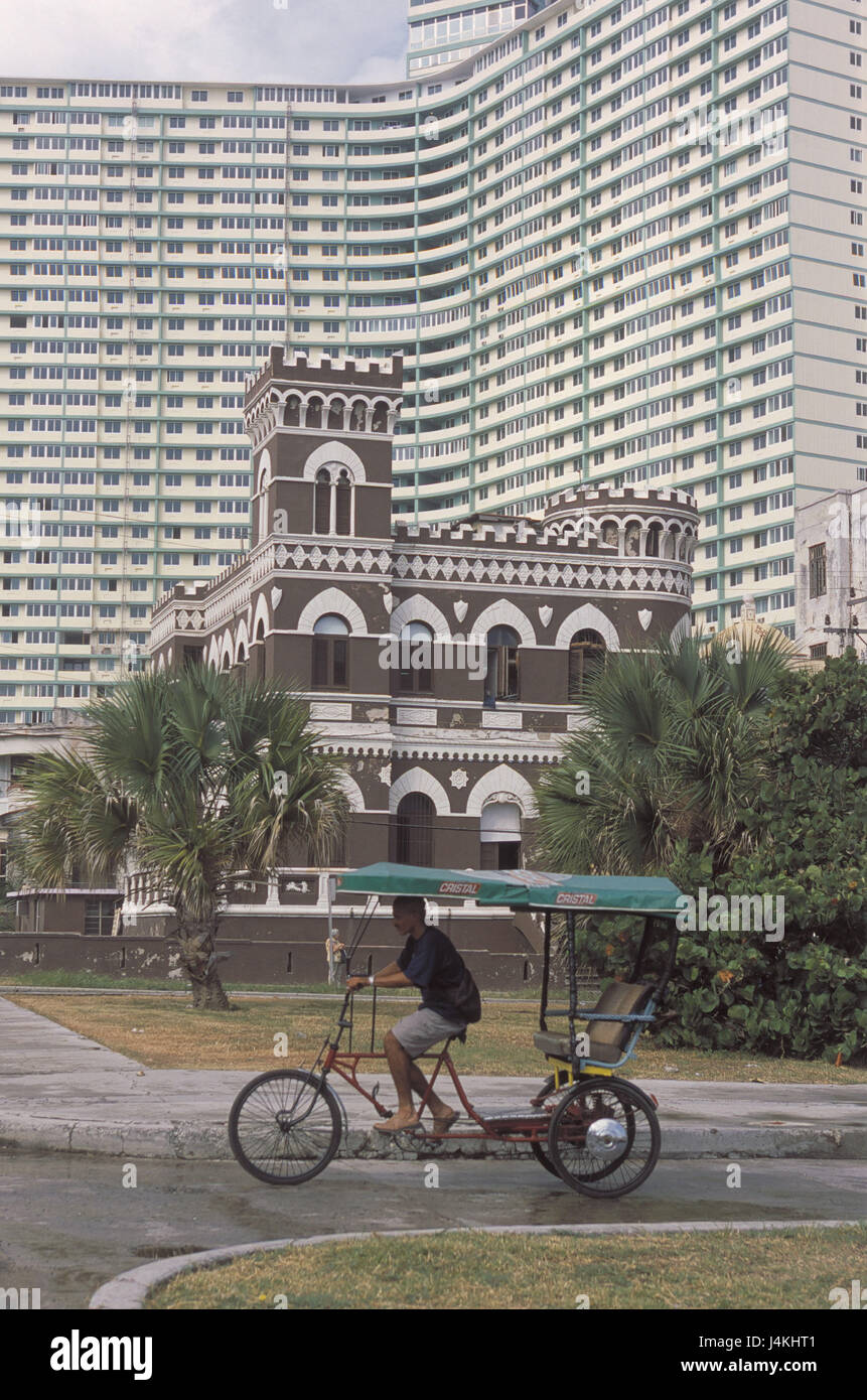 Cuba, Havana, Neustadt, apartment block castle, street, bicycle ricksha ...