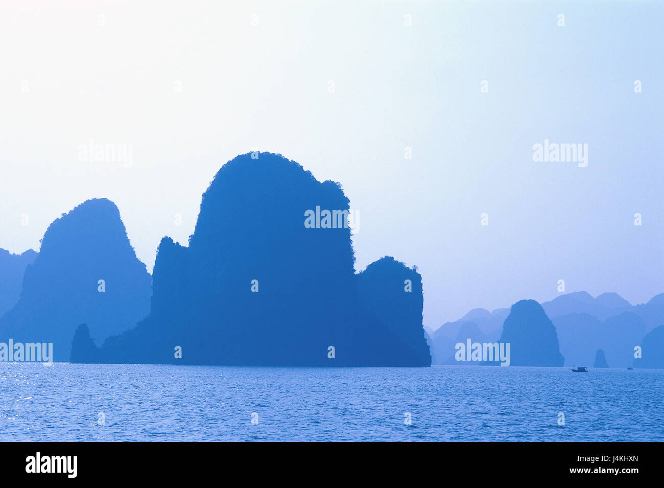 Vietnam, Halong Bay, bile islands, dusk Asia, South-East Asia, Công Hòa ...