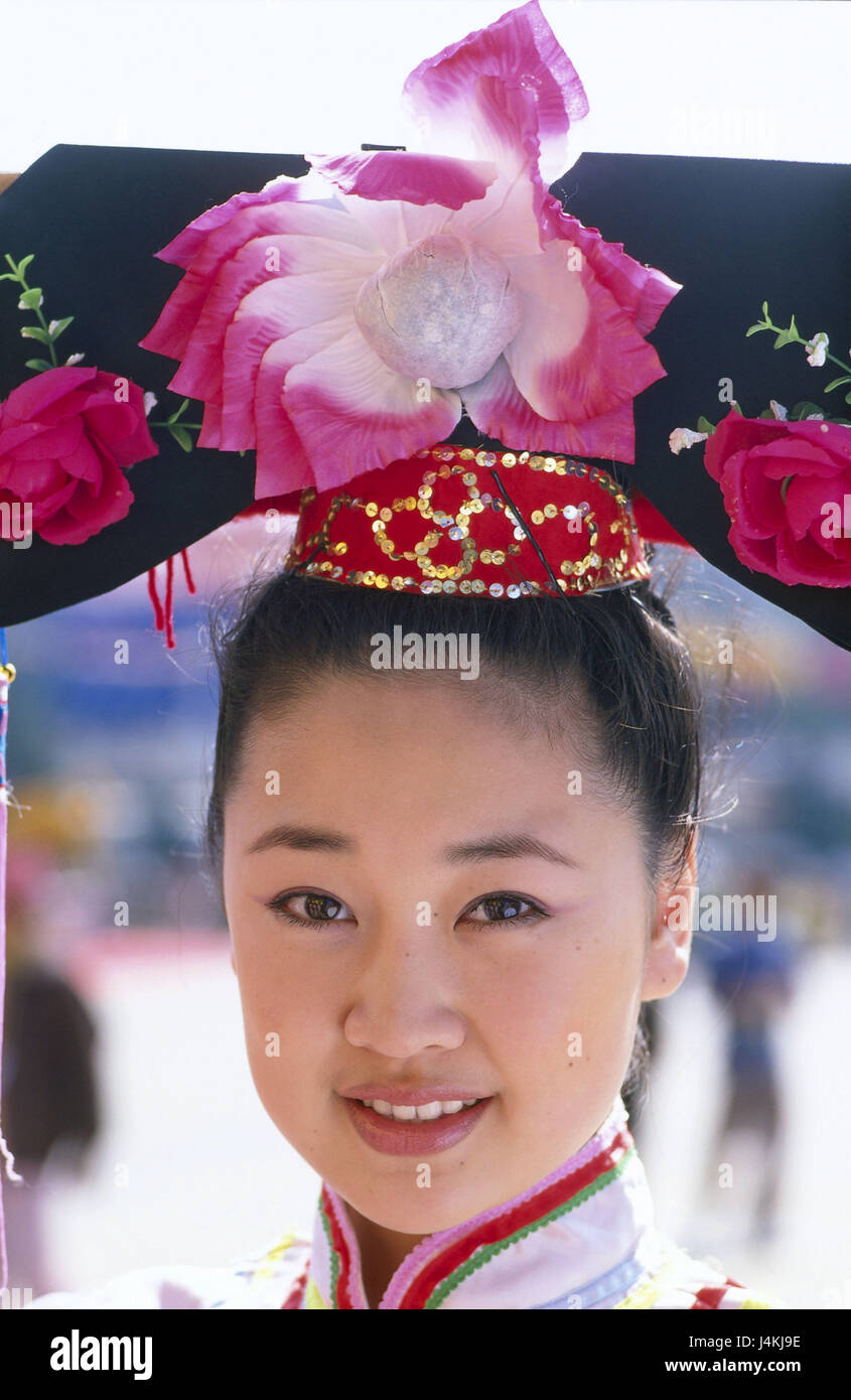 Ching national costume hi-res stock photography and images - Alamy