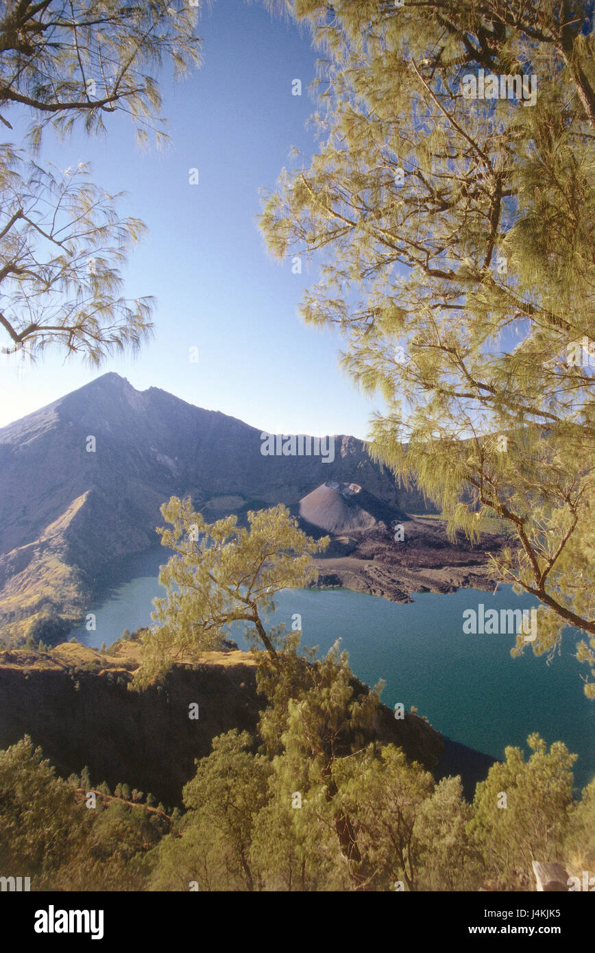 Indonesia, island Lombok, volcano Gunung Rinjani, crater lake Segara ...