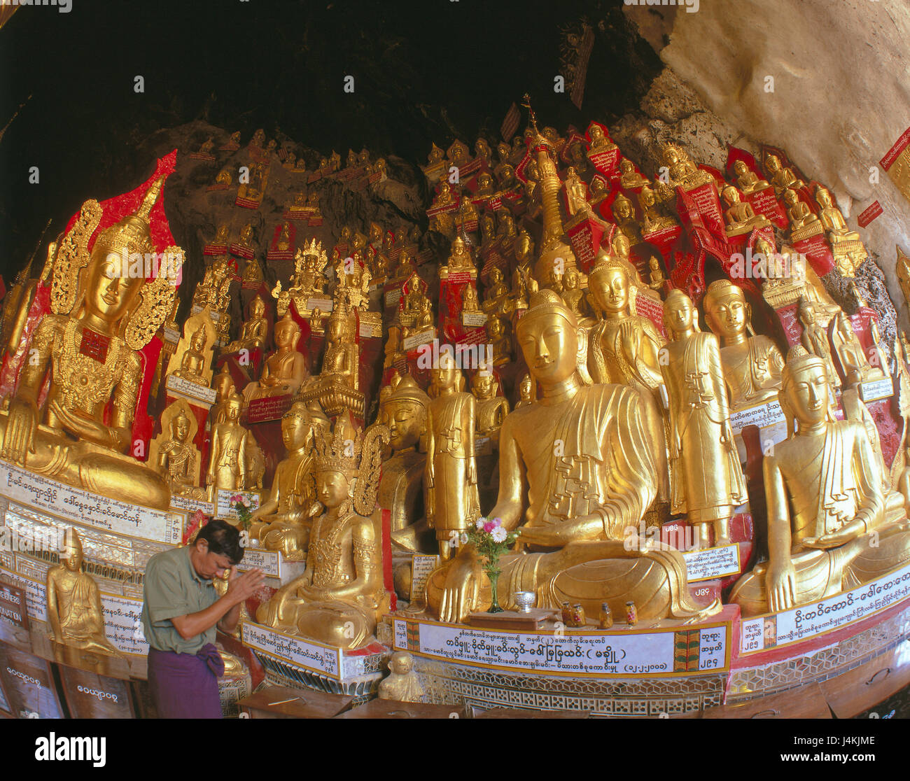 Burma, Shan state, Pindaya pit, prayer room, Buddha's statues ...