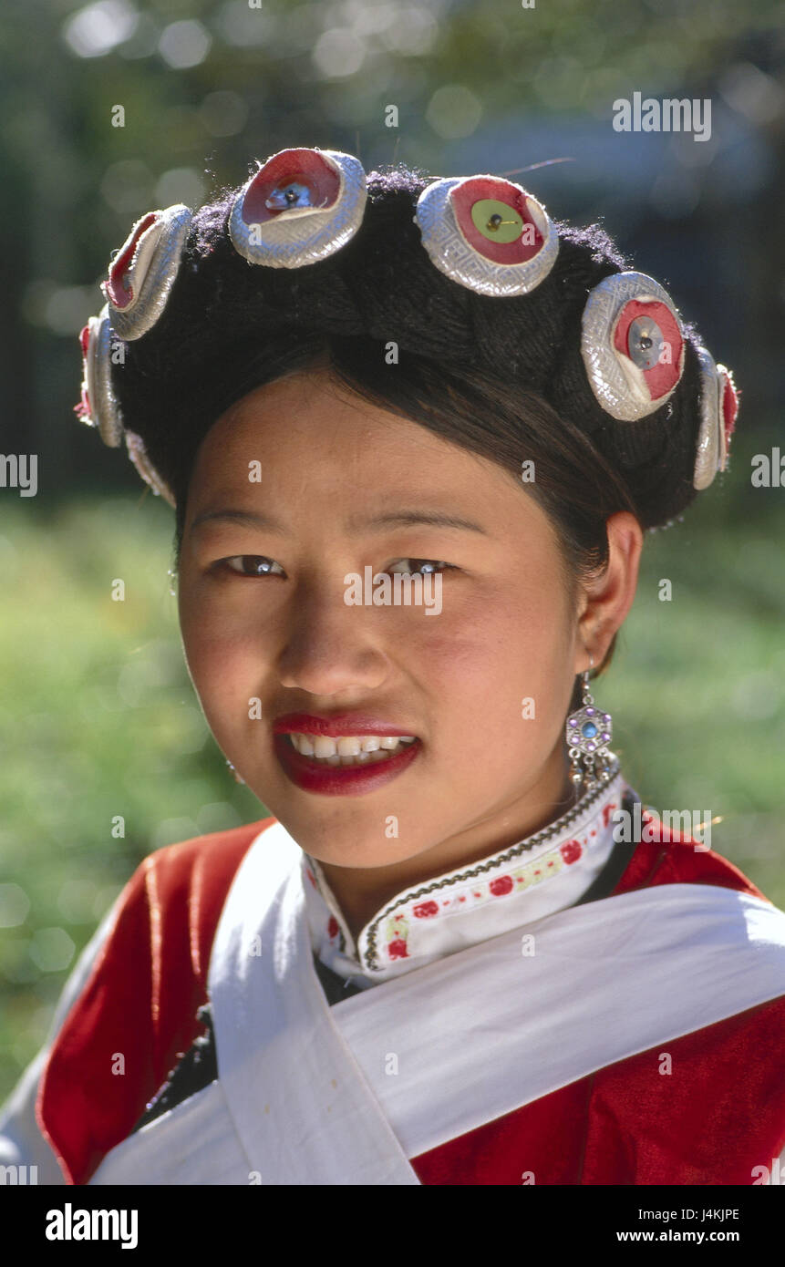 Naxi Clothes High Resolution Stock Photography and Images - Alamy