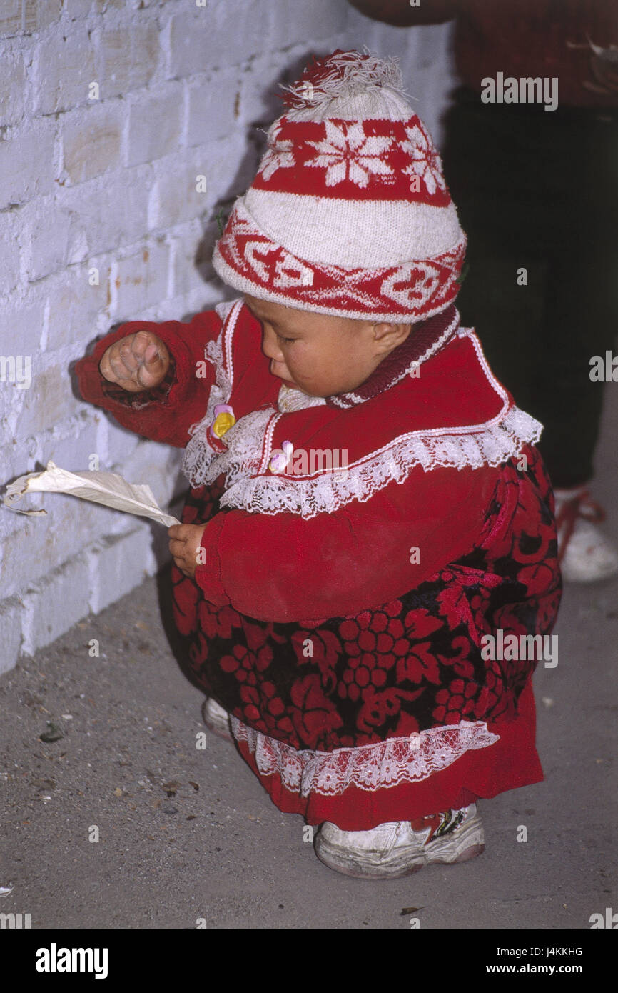 China, Sichuan, Chengdu, girl, winter clothes no model release! Asia ...