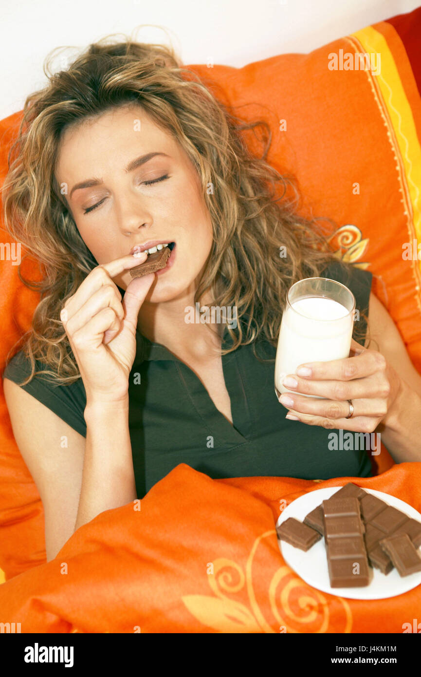 Bed, woman, young, enjoy, chocolate, eat, lacteal glass, hold, portrait ...