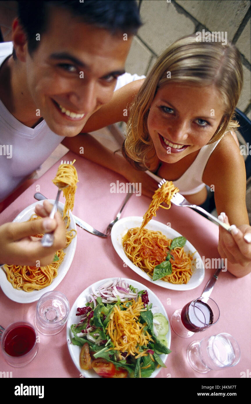 Restaurant, couple, spaghetti, eat, salad plates, glasses, drinks, from ...