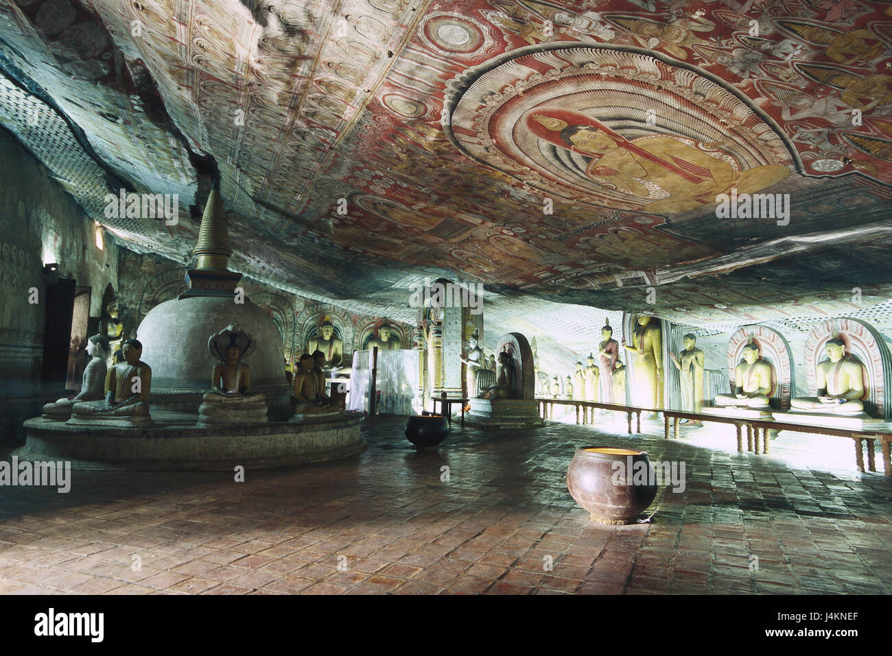 Sri Lanka, Dambulla, pit temple, the second temple, inside, Buddha ...