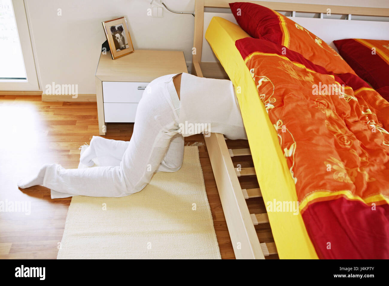 Bedrooms, woman, floor, kneel, lift bed, mattress, hineinkriechen ...