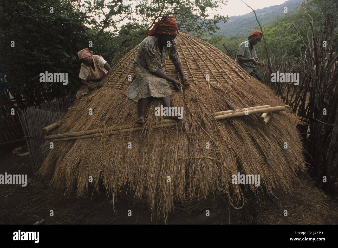 South Africa, Swaziland, Mantenga, straw steelworks, women, non-whites ...