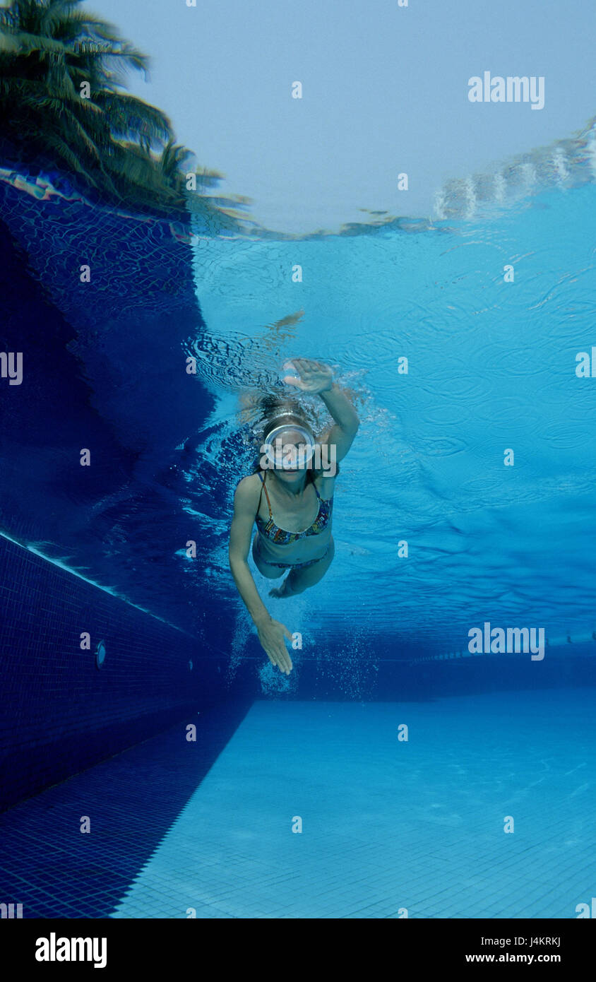 Woman, swimming pool, skin-dive, swim Stock Photo - Alamy