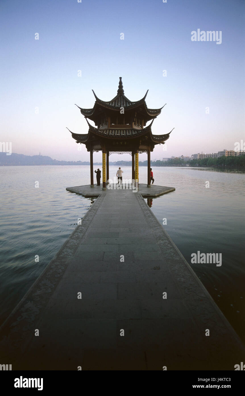 China, Zhejiang Province, Hangzhou, west lake, pavilion, people Asia ...