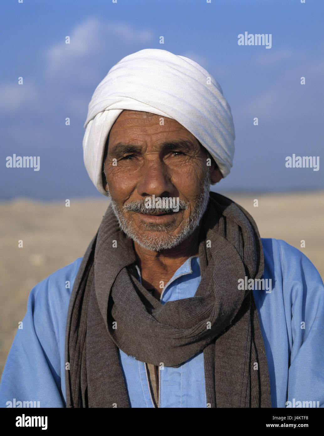 Egypt, man, middle old person, turban, half portrait no model release ...